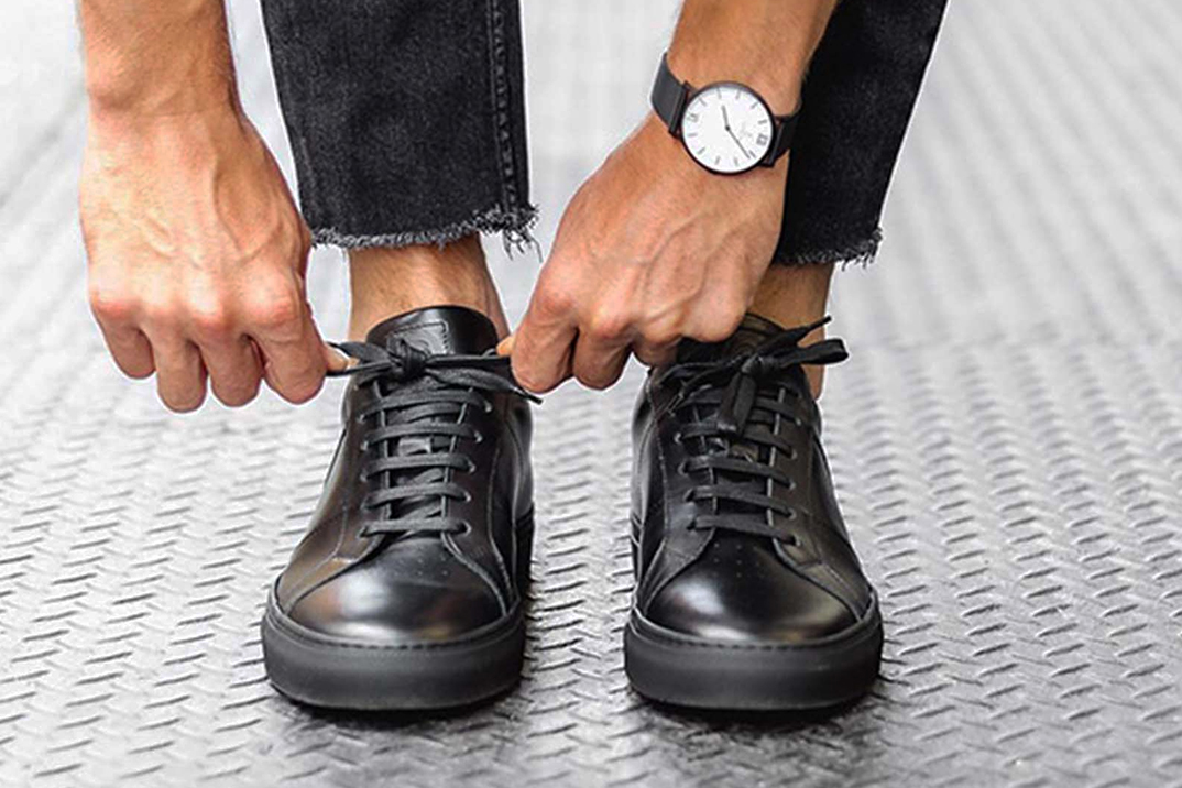 Những đôi giày Sneaker đen tốt nhất dành cho học sinh quốc tế