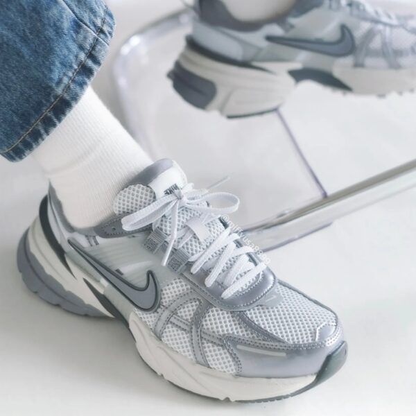 Giày Nike V2K Run 'Pure Platinum Wolf Grey' FD0736-003 - Authentic-Shoes
